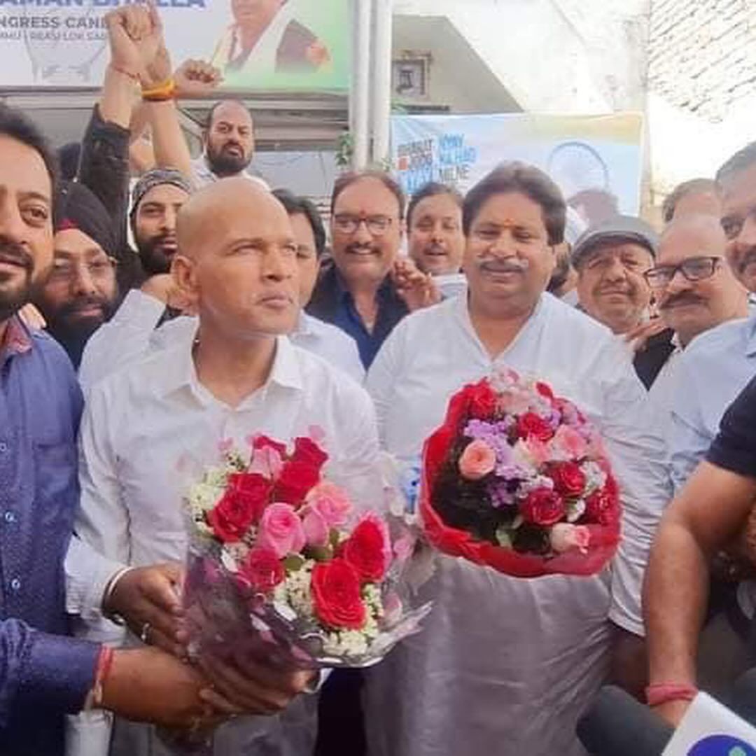 Former IPS Basant Rath visits Raman Bhalla at Congress Office.